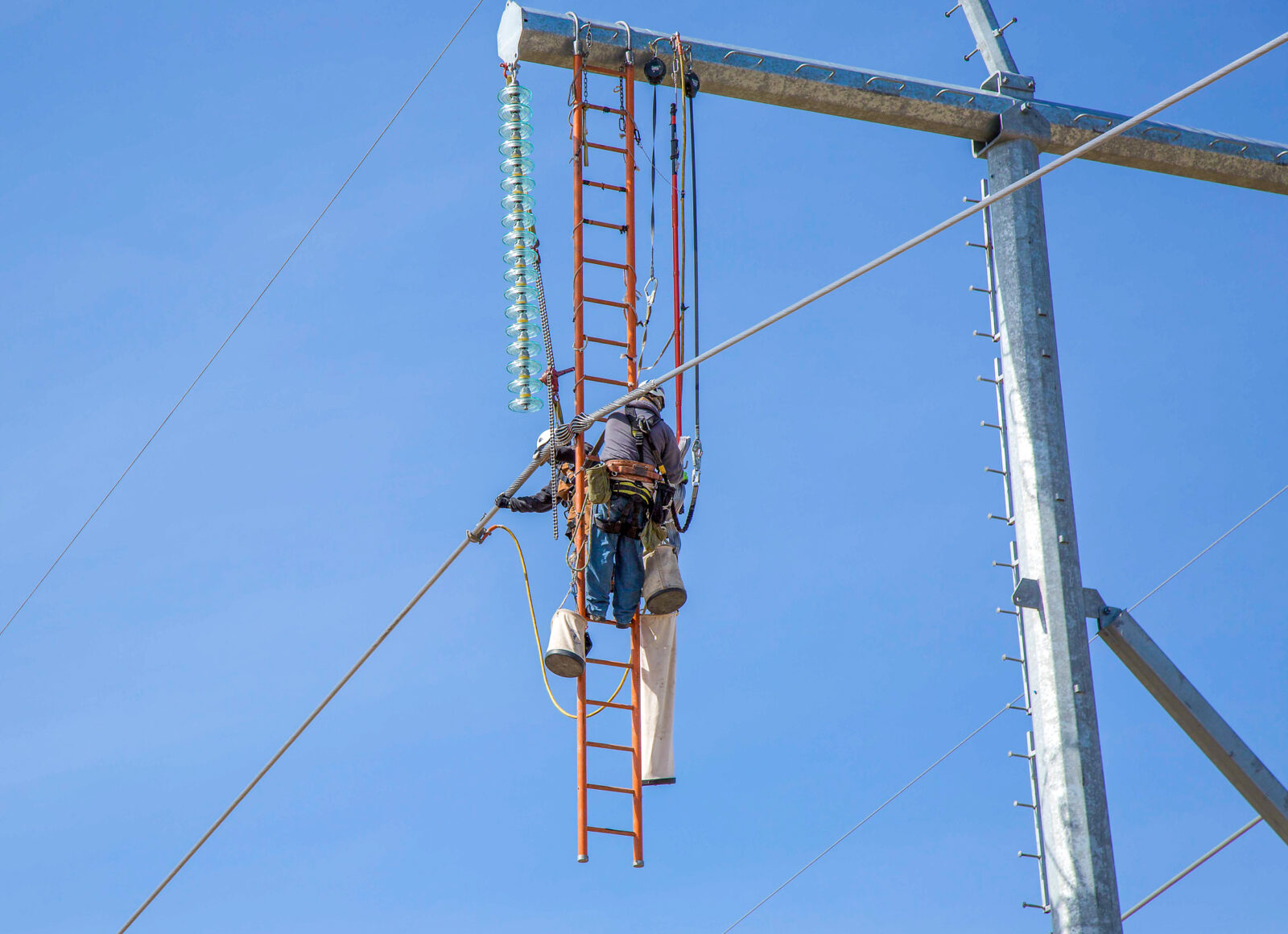 Energized Transmission Construction | High-Voltage Powerlines